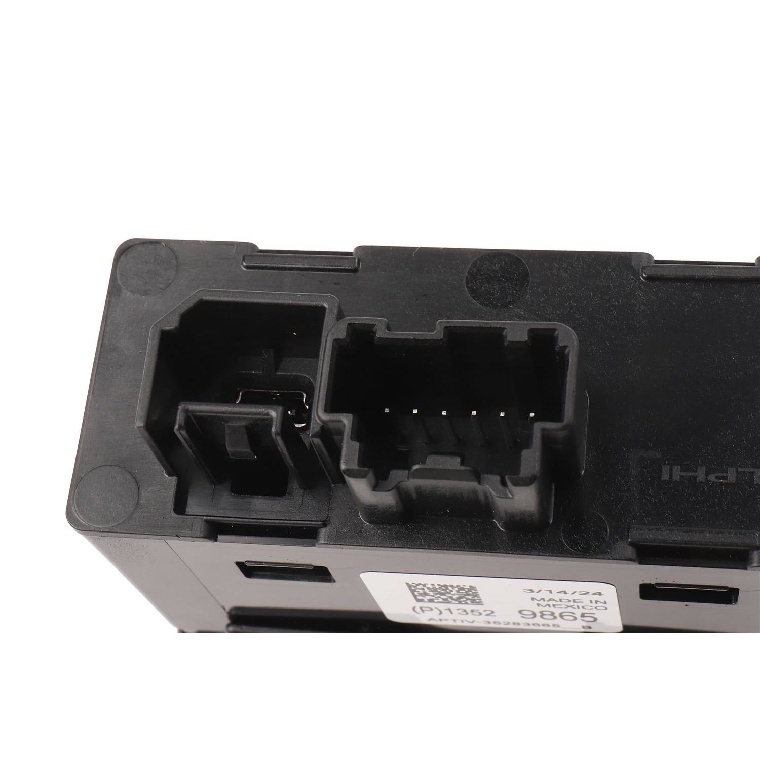 GM Genuine Parts Audio Player and USB Receptacle