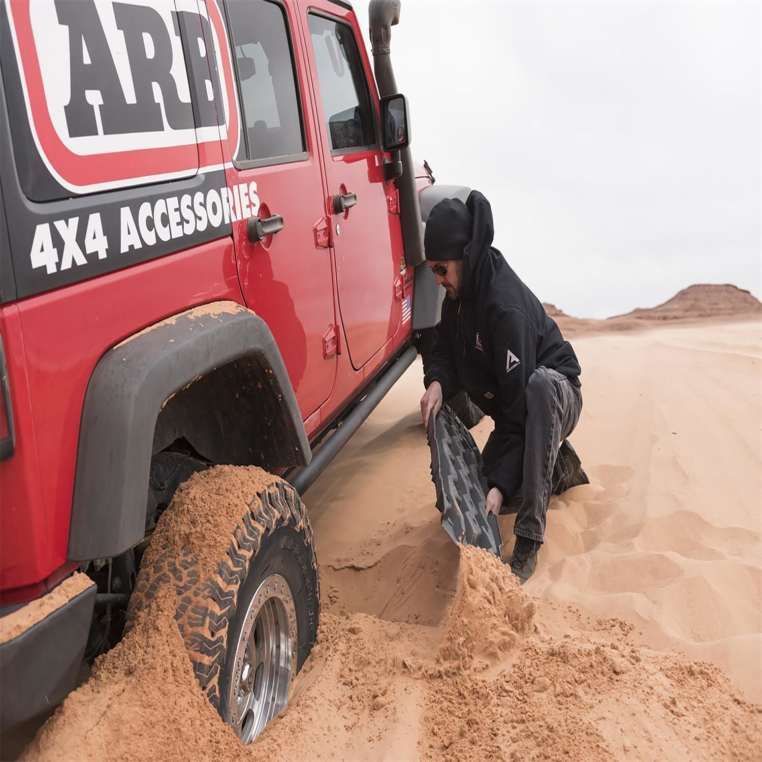 ARB 45.67in x 12.99in x 2.56in Gray and Orange Nylon Teeth Traction Mat