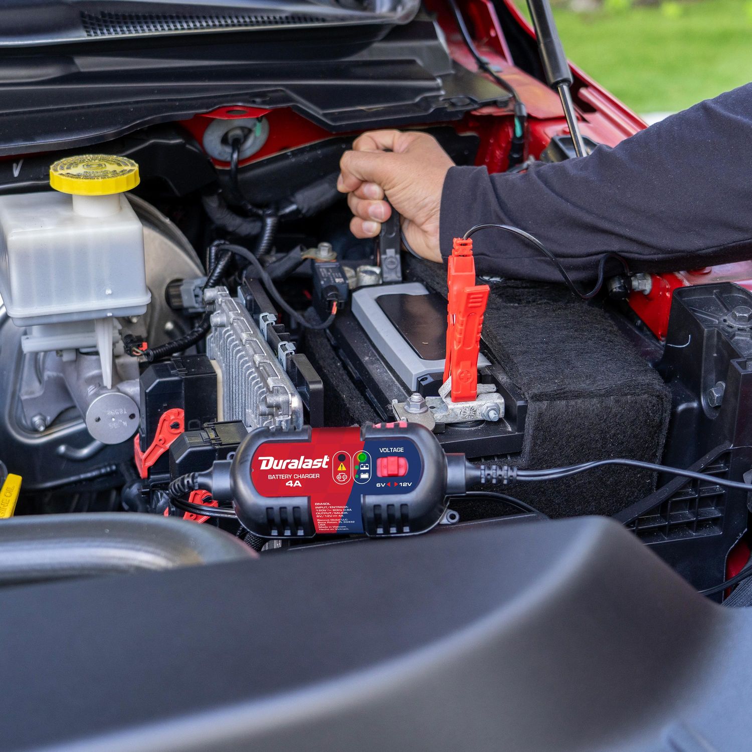 Duralast 4 Amps 6 to 12 Volt Battery Maintainer and Charger BM4DL