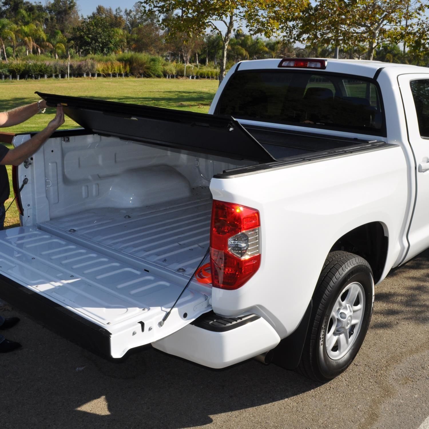 BAK Hard Tri-Fold Tonneau Cover 772409T