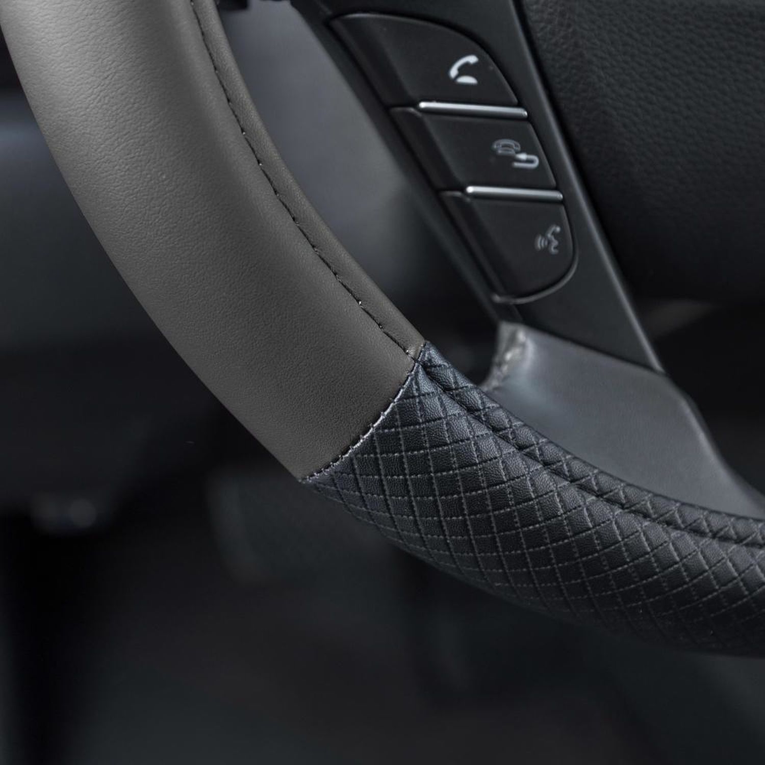 Motor Trend Gray Diamond Two Tone Steering Wheel Cover