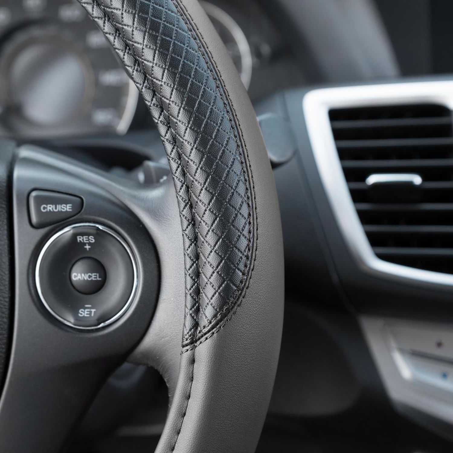 Motor Trend Gray Diamond Two Tone Steering Wheel Cover