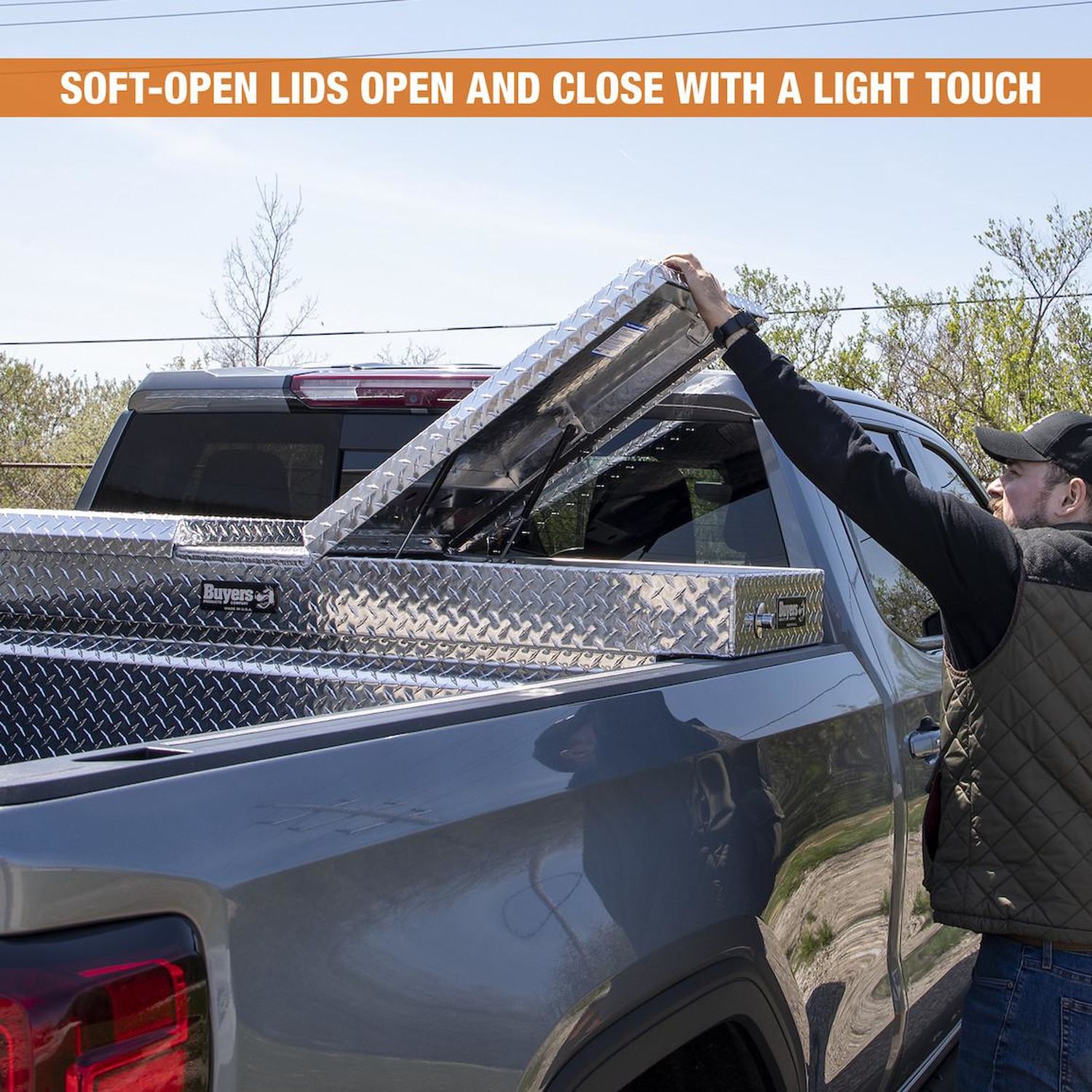 Buyers Products 18in x 20in x 71in Diamond Tread Aluminum Gull Wing ...