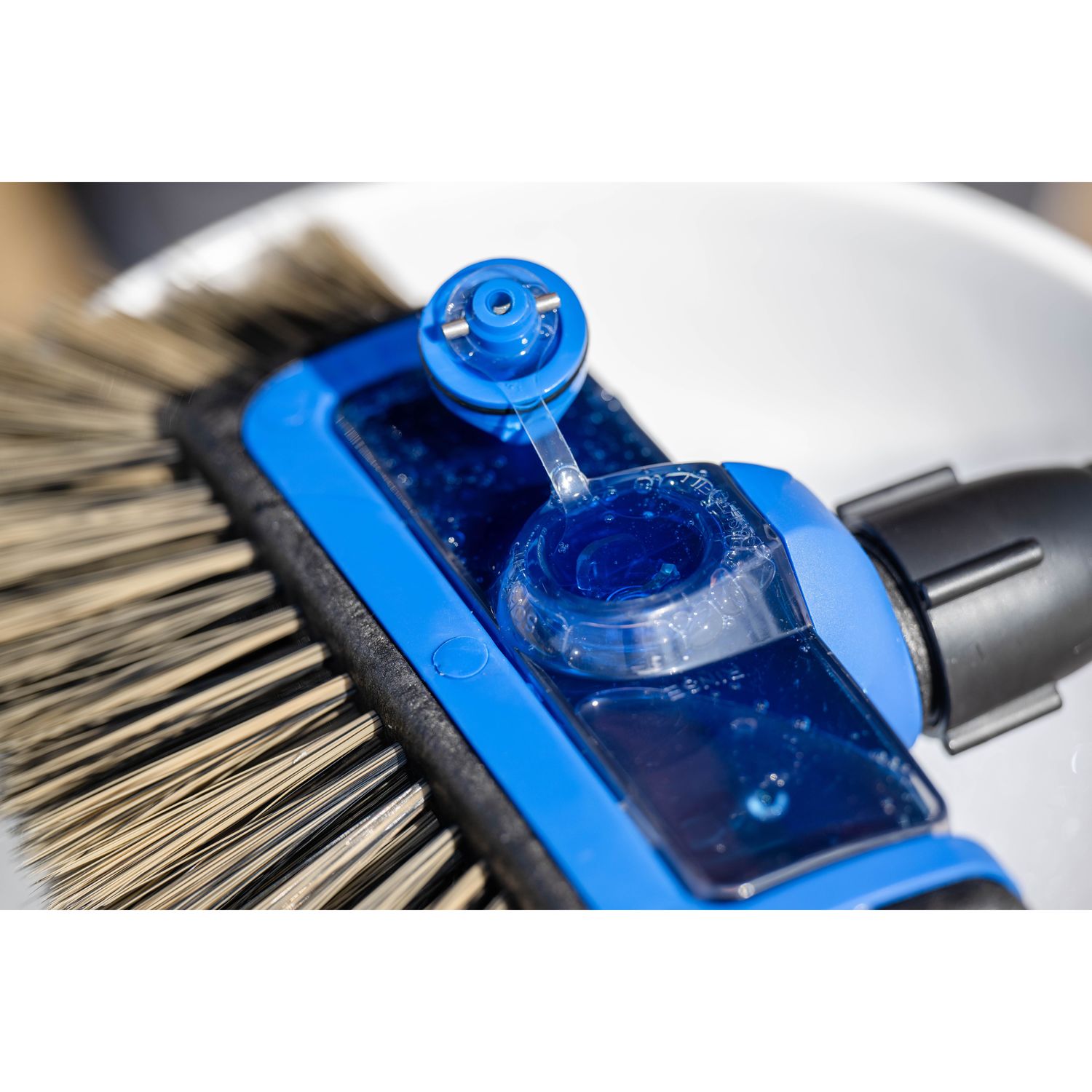 ProElite Soaping Flow Thru Wash Brush