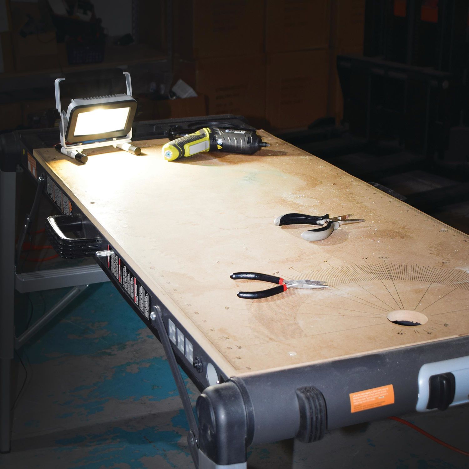 SureBilt 15 Watts 1,200 Lumens, LED Portable Work Light with H-Stand ...