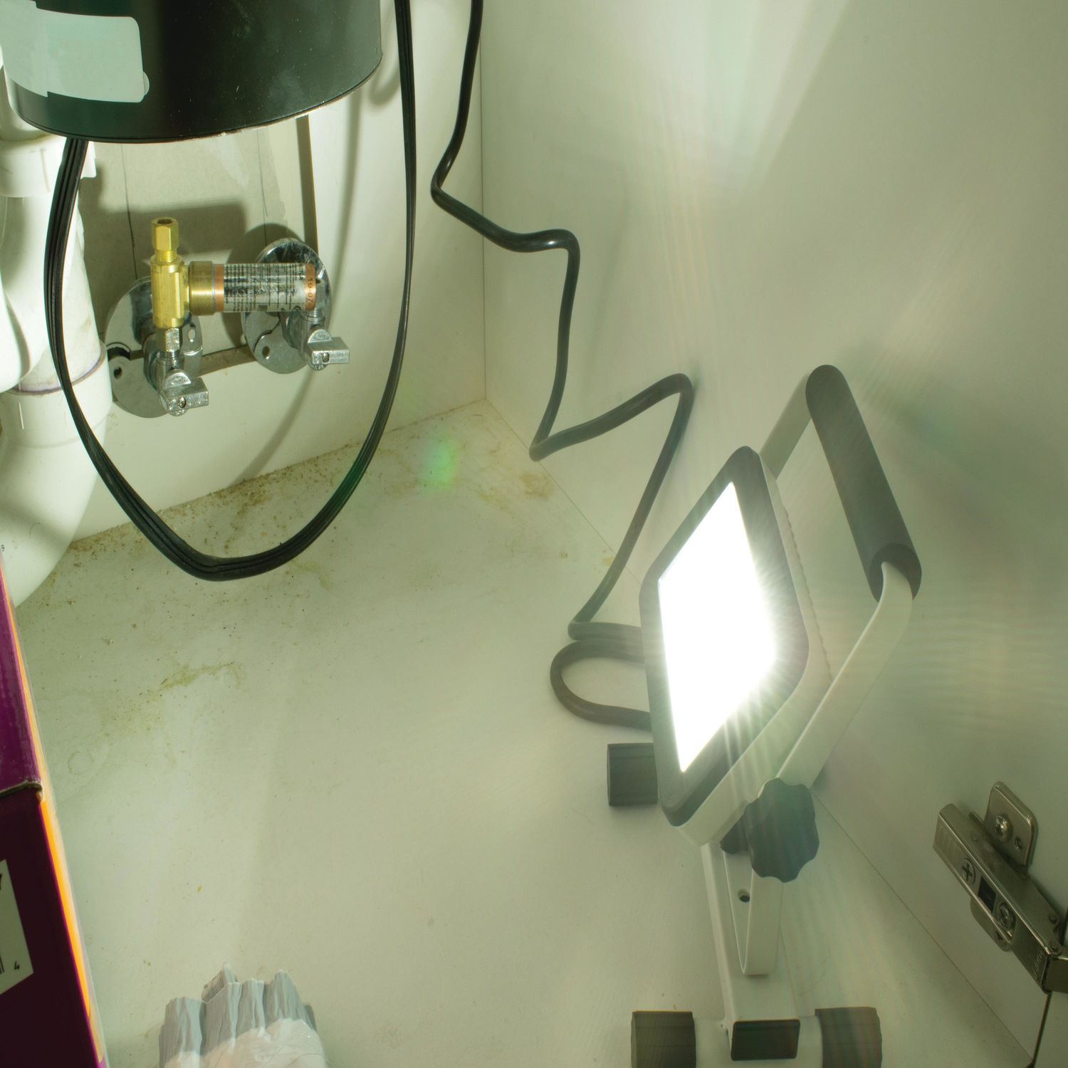 SureBilt 15 Watts 1,200 Lumens, LED Portable Work Light with H-Stand ...