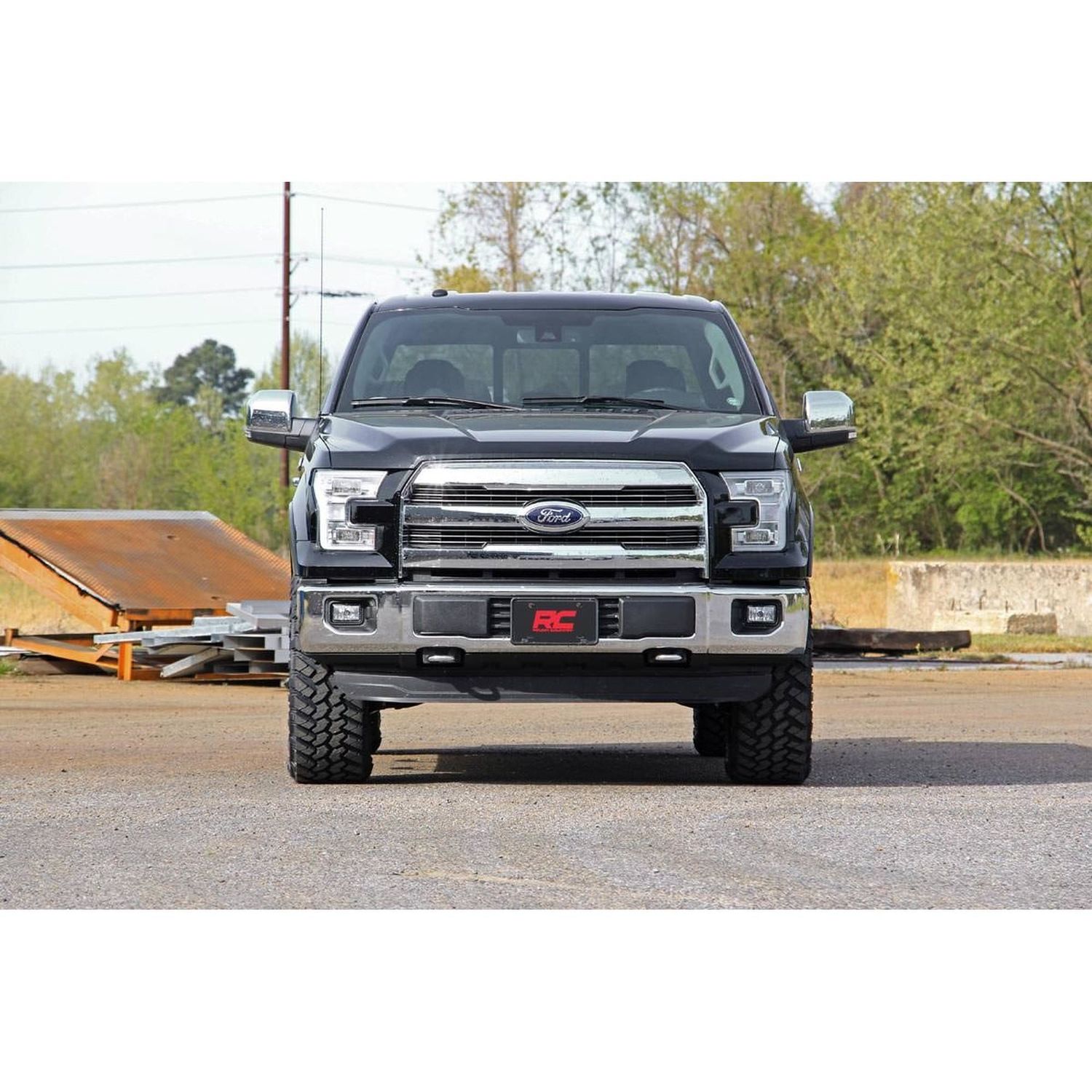 Rough Country 2in Leveling Kit Red Ford F-150 (14-24)/Raptor (19-20) 569RED